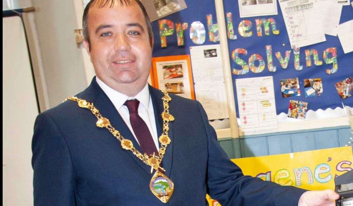 Derry's Mayor issues a warning after he is targetted by scammers ...