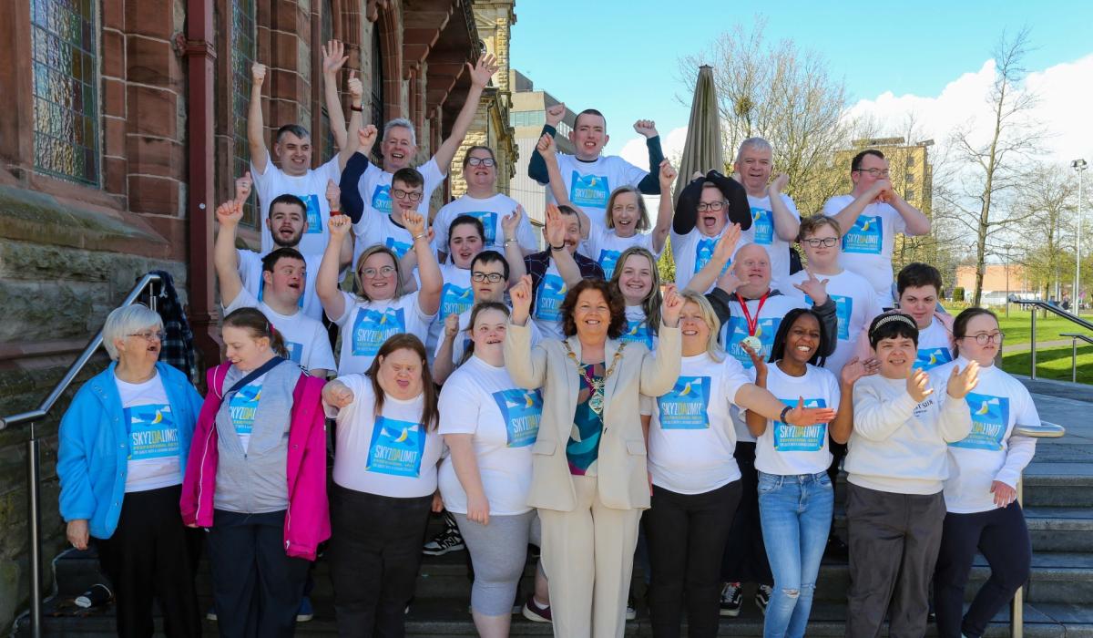 IN PICTURES: Derry Mayor hosts reception for Skyzdalimit Theatre Group ...