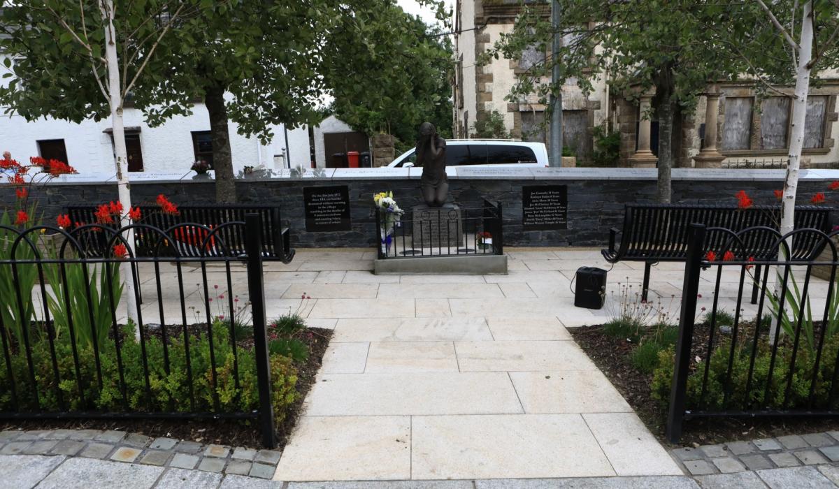 Poignant service held to commemorate 52nd anniversary of Claudy bombing ...