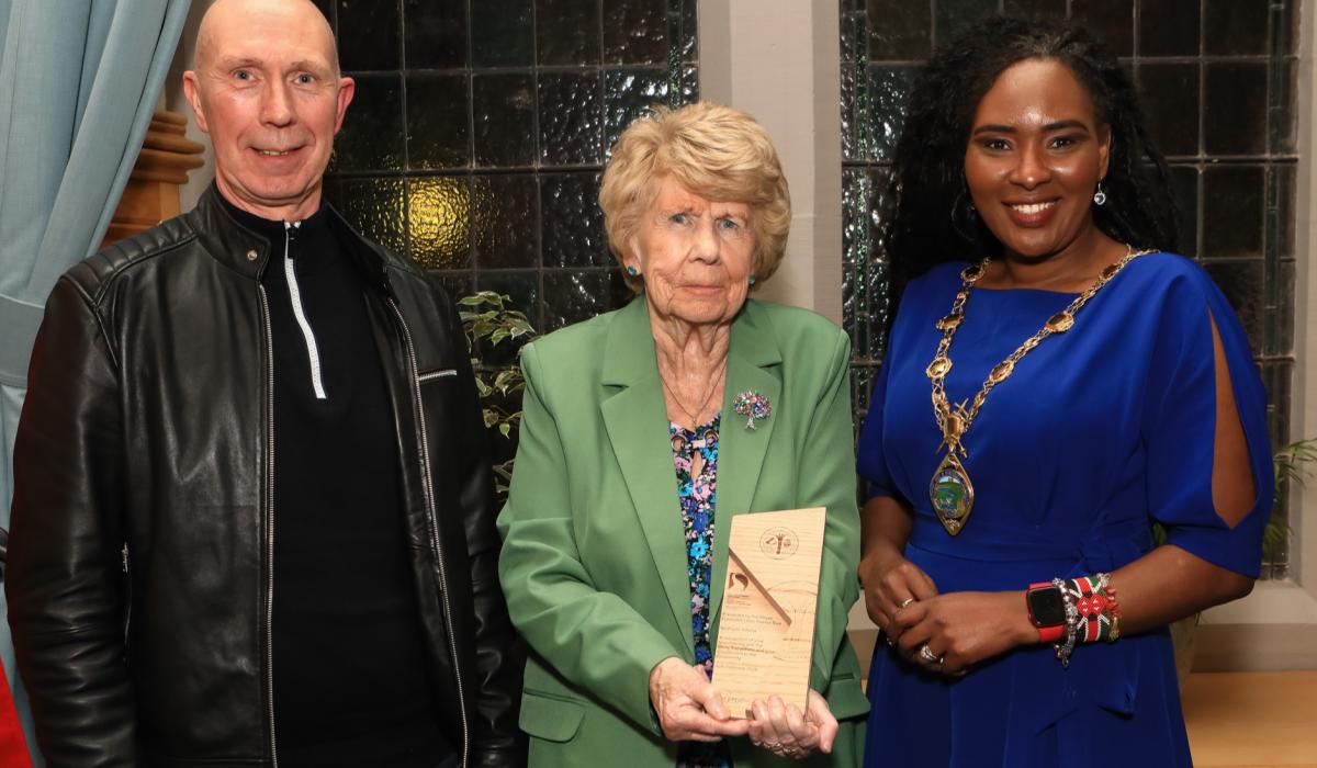 IN PICTURES: Mayoral reception marks retirement of Samaritans volunteer ...
