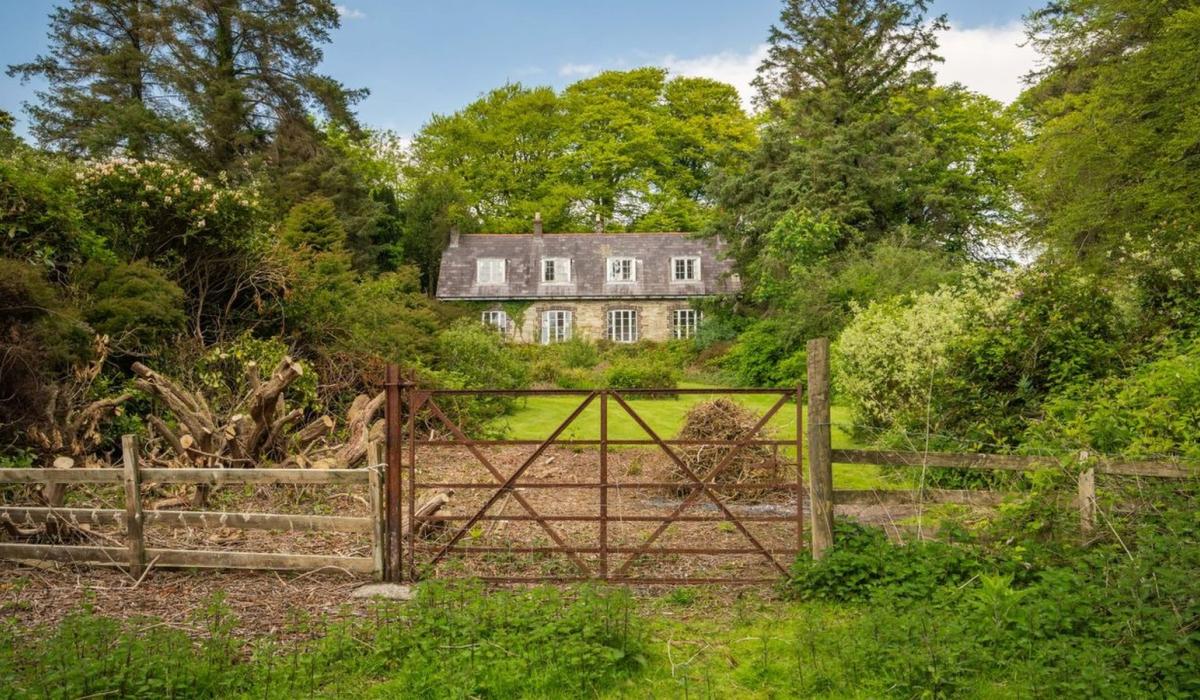 Significant waterfront home hits market in Fahan for €1.35m - Derry Now