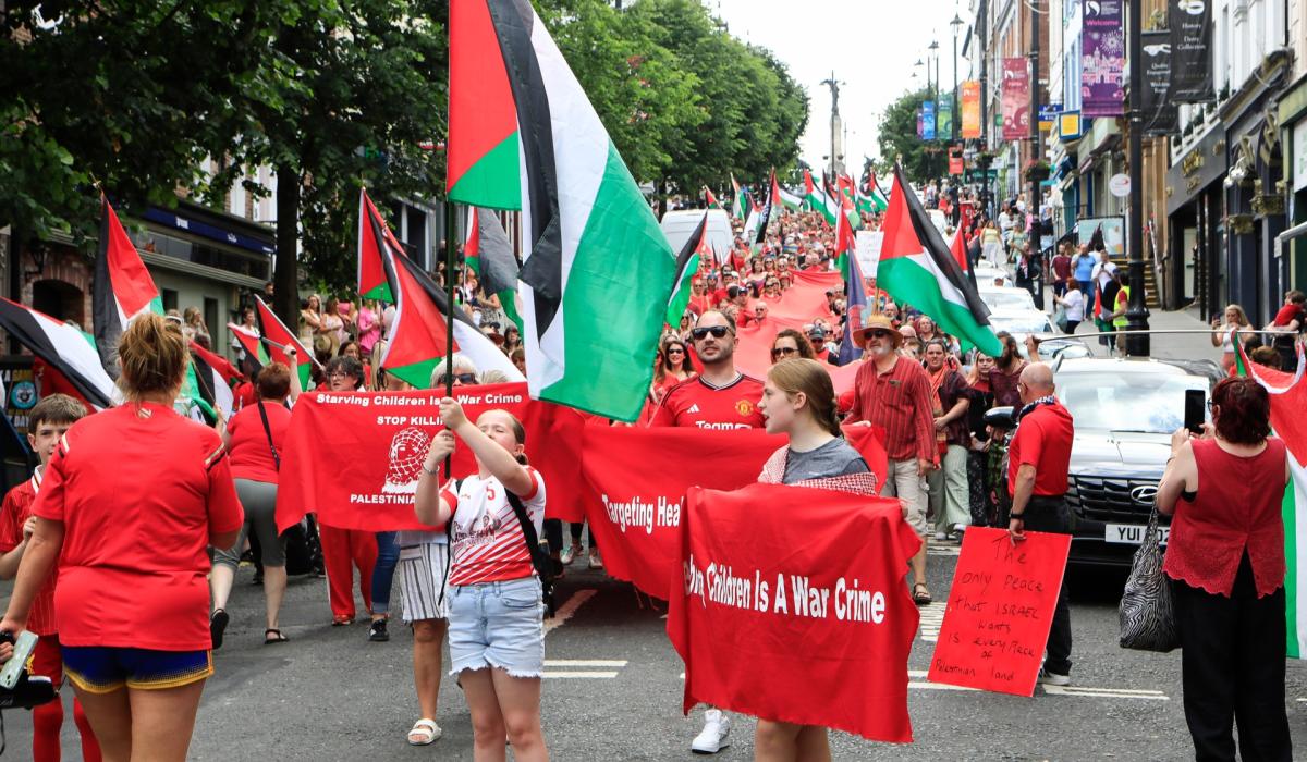 IN PICTURES: Derry turns Shipquay Street red for Gaza - Page 1 of 7 ...