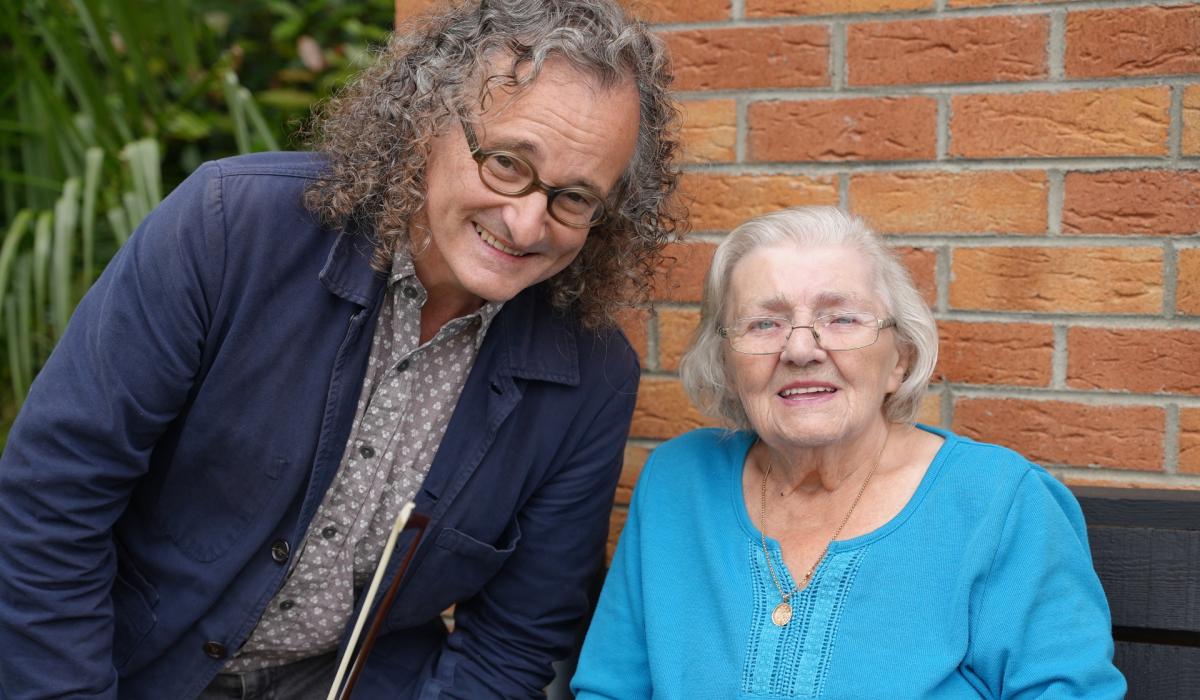 Legendary trad artist Martin Hayes performs for Derry's Mary Nelis ...
