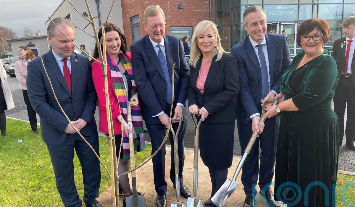 O’Neill hails importance of shared education in bringing communities ...