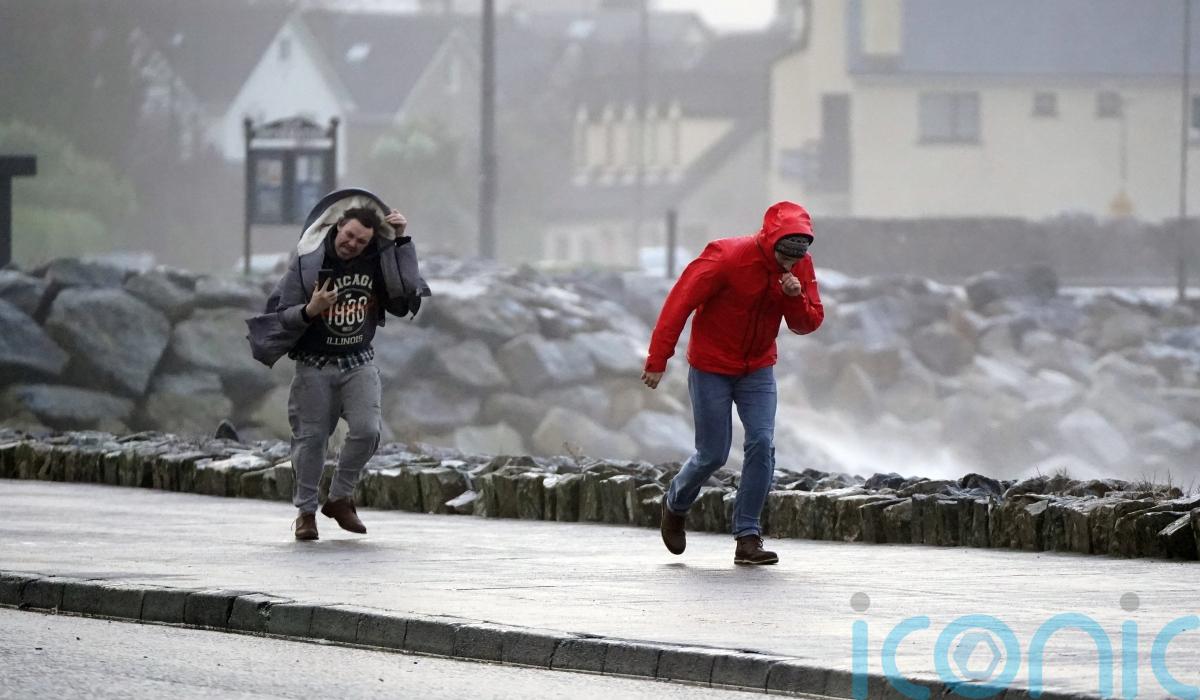 ‘Weather bomb’ to sweep strong winds and heavy rain across UK this ...