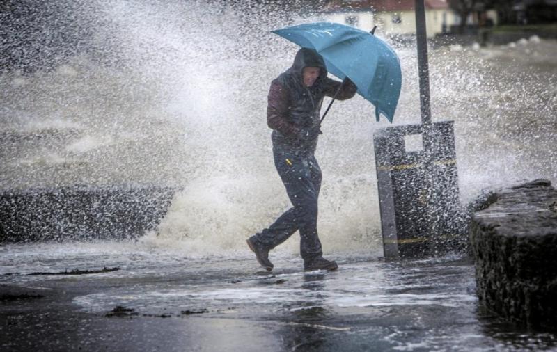 Forecasters warn of very strong winds tonight - Derry Now