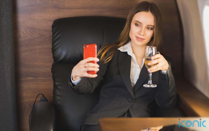 Drama chronicling life of con artist drops on Netflix - Derry Now