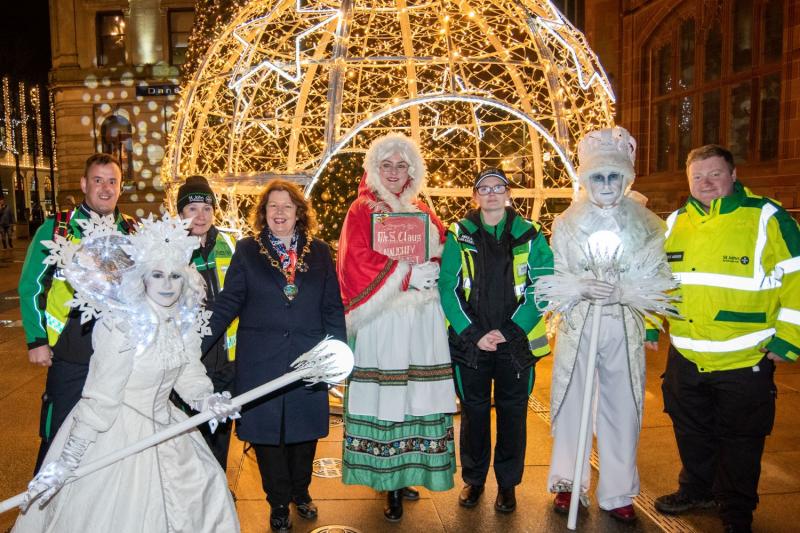 Derry Mayor counts down to Christmas with local families in Guildhall ...